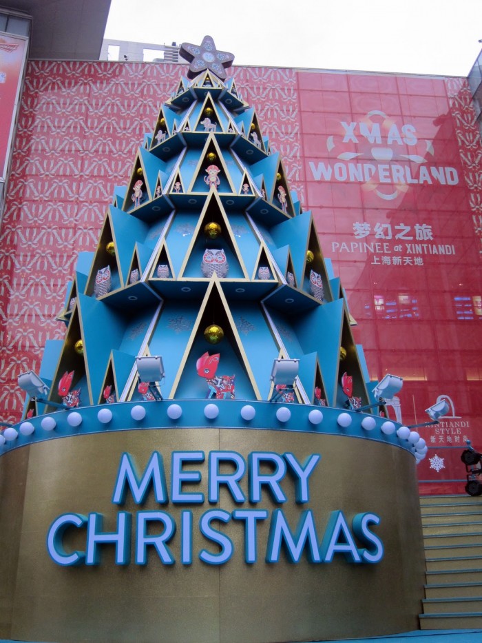 Snapshot: Christmas in Shanghai - Ferreting Out the Fun